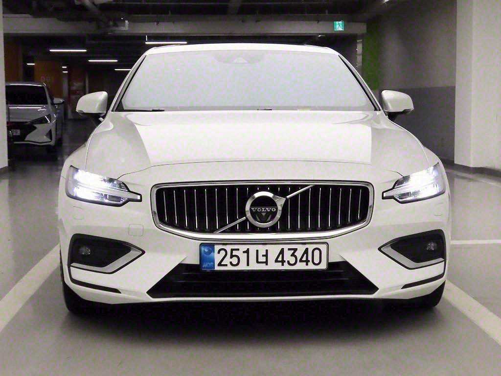 [Volvo] S60 (3rd Generation) B5 Inscription