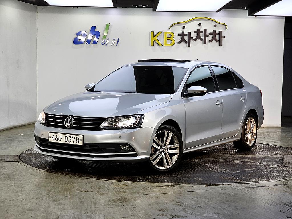 [Volkswagen] New Jetta 2.0 TDI Bluemotion Premium 6th Generation